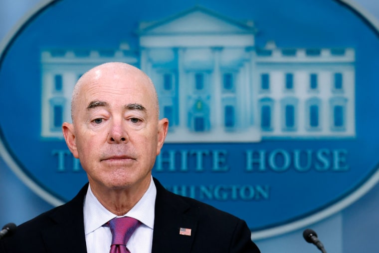 Louisiana demanda a ICE para impedir la liberación de una migrante con ...