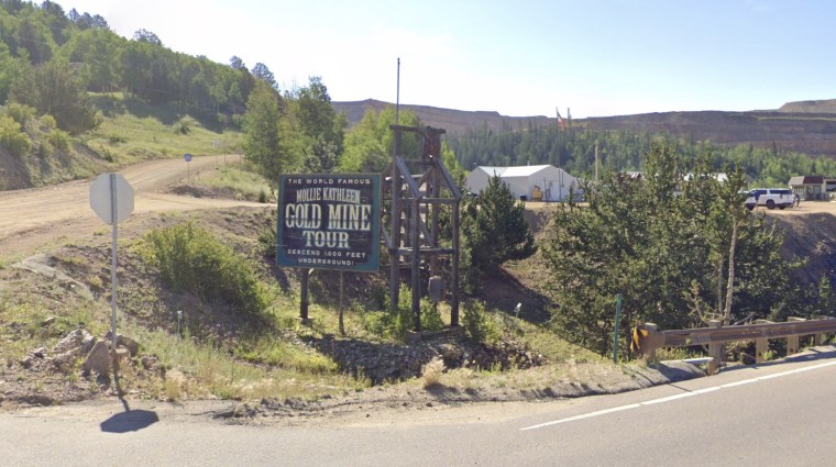 Rescatan a las 12 personas que estaban atrapadas en una mina de ...