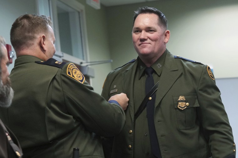 CBP y ICE contratan más capellanes para ayudar a sus agentes con el ...