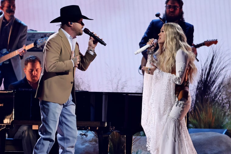 Carrie Underwood makes a surprise appearance for Cody Johnson duet