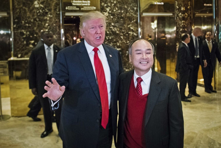 Trump y el conglomerado tecnológico japonés SoftBank anuncian inversiones por $100,000 millones ...