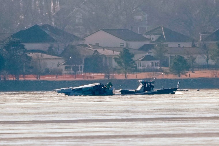 Tragedia aérea en Washington D.C.: Recuperan cajas negras del avión de ...