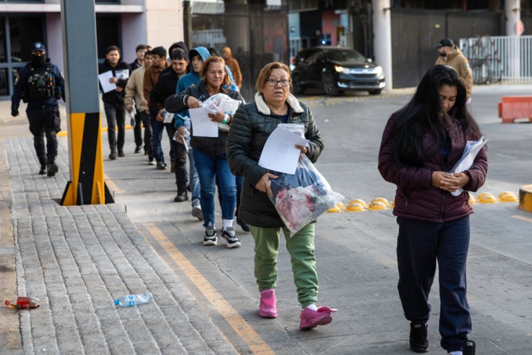 El día 3 del nuevo Gobierno: la Administración Trump presiona para ...