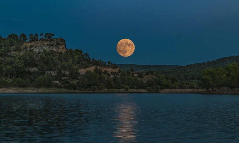 What August’s Full Moon in Aquarius Means for You