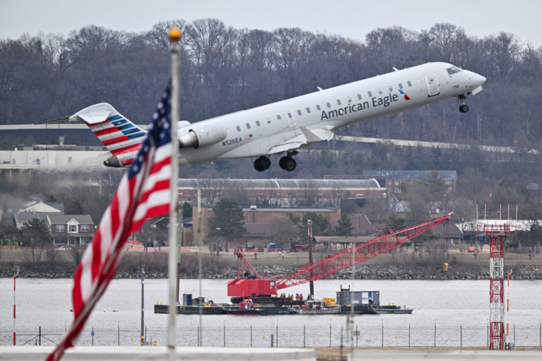 Tragedia aérea en el río Potomac: La atención se centra en los ...