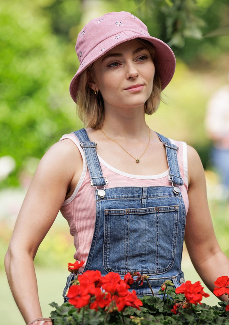 Who Dies In ‘Grosse Pointe Garden Society’? AnnaSophia Robb Weighs In