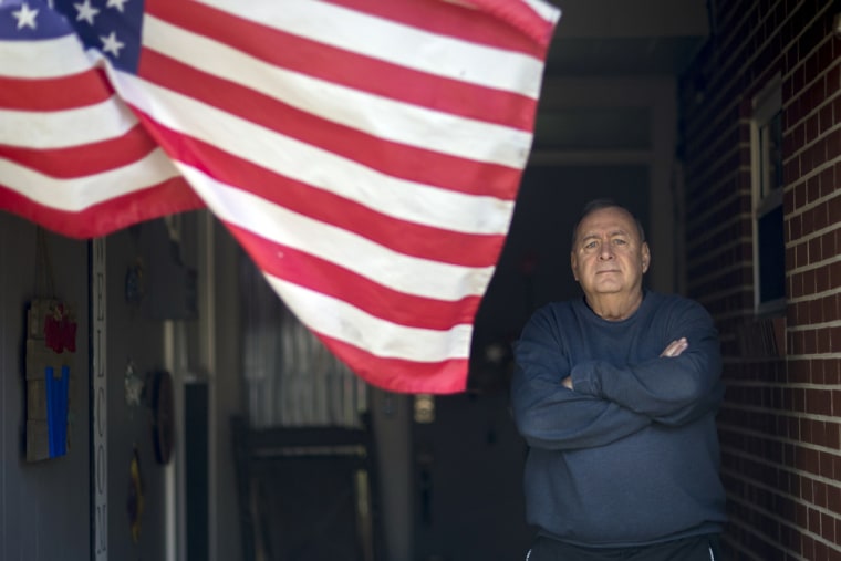 Trump planea despedir a 80,000 empleados de agencia que ayuda a veteranos