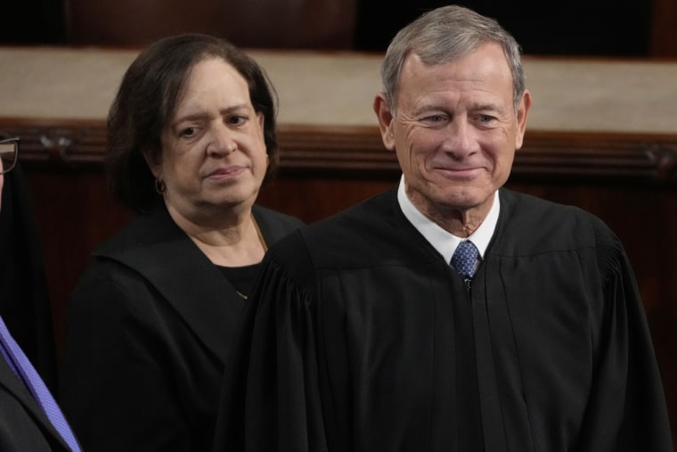 Trump presume de sus políticas migratorias, promete bajadas de ...