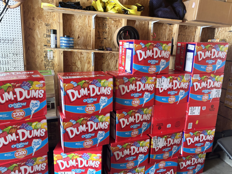 Boy Accidentally Orders 70,000 Dum-Dums Lollipops From Amazon