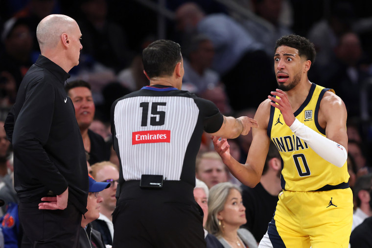 Jon Hamm Appears To Steal Ball From Tyrese Haliburton At Knicks Game