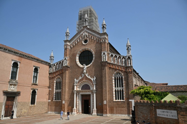 Where And When Are Jeff Bezos and Lauren Sanchez Getting Married?