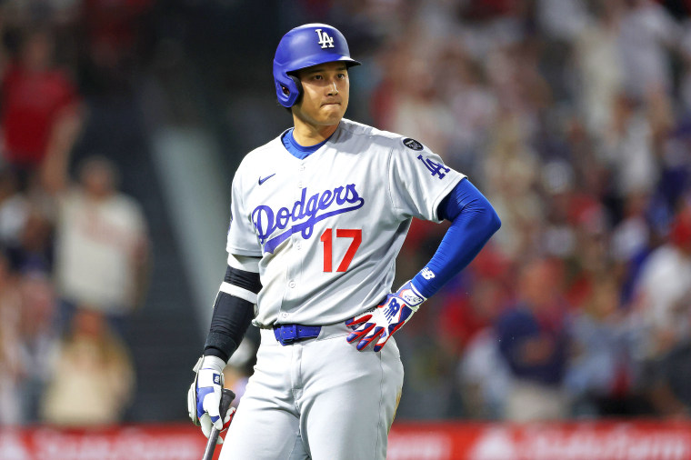 Angels turn triple play when Shohei Ohtani lines out to Zach Neto and 2 ...