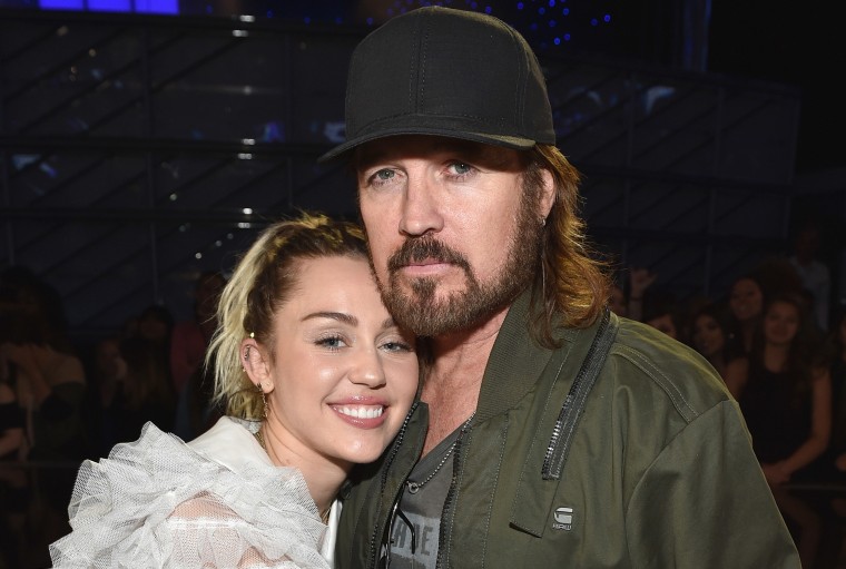 Miley Cyrus Dedicates New Song With Lindsey Buckingham, Mick Fleetwood ...