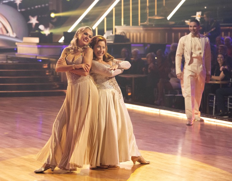 Dennis Quaid Attends 'DWTS' to Support 'Parent Trap' Co-Star Elaine Hendrix