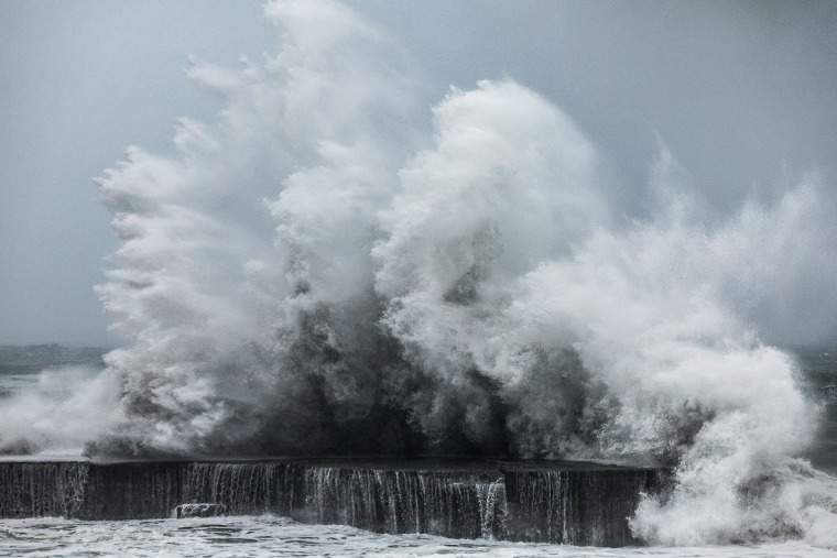Storm approaches Taiwan after causing 18 deaths and destruction in the ...