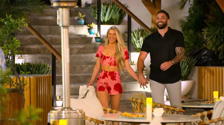 'Love Is Blind' Star Alex Unpacks 'Difficult' Conversation with Ashley ...