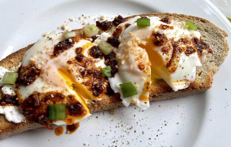 Can You ‘Poach’ an Egg Using a Mesh Strainer?