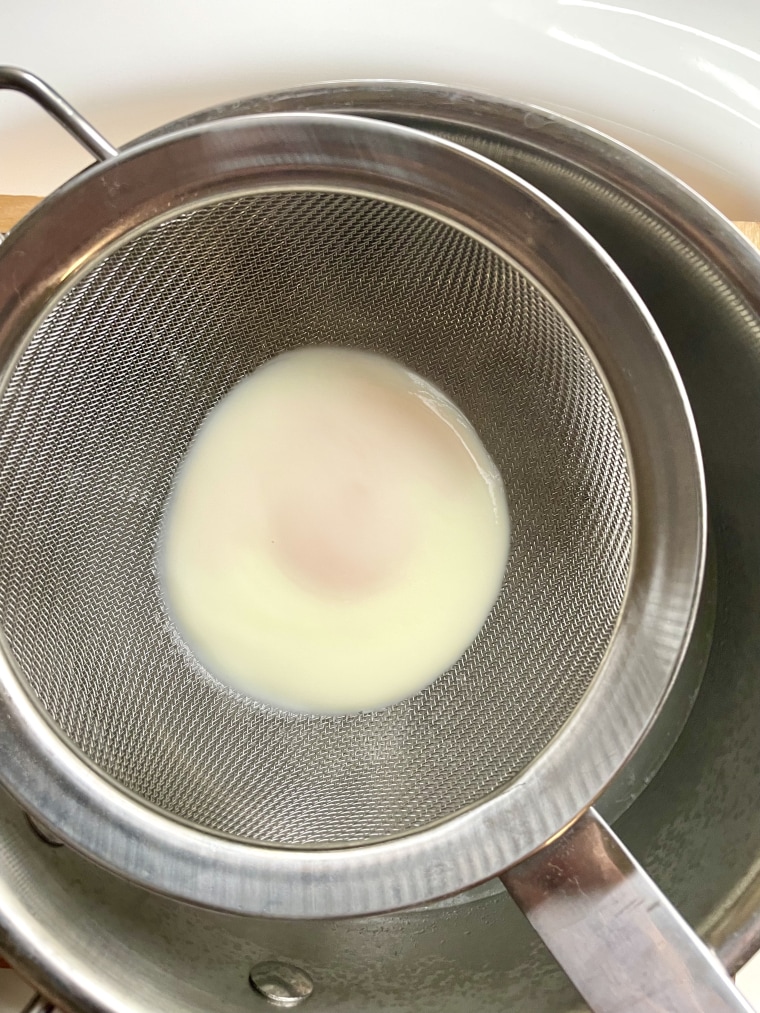 Can You ‘Poach’ an Egg Using a Mesh Strainer?
