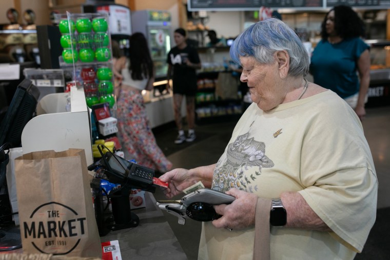 How high-end credit card perks are hurting shoppers who pay in cash