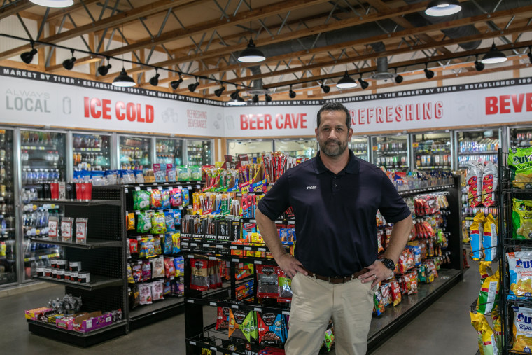 How high-end credit card perks are hurting shoppers who pay in cash