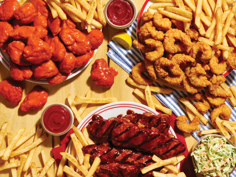 Applebee’s Brings Back All You Can Eat Deal With ‘Poolio’ Cup