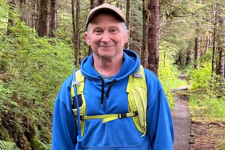 Alaska election official threatens to disqualify Republican who shares ...