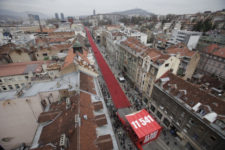 'Line of blood': 11,541 red chairs symbolize the victims of the siege ...