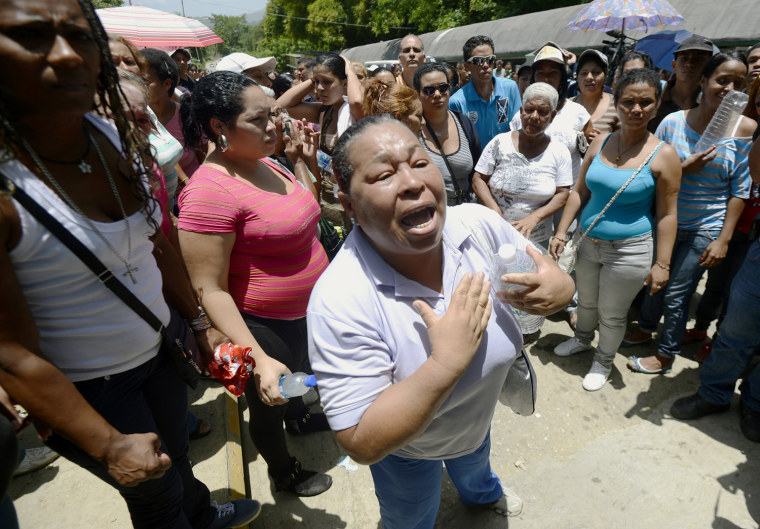 Relatives await news of inmate deaths in Yare I prison, Venezuela