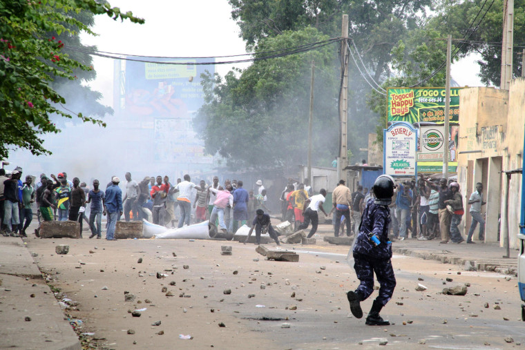 Togo authorities clash with protesters for second day