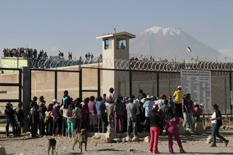 Peruvian inmates start riot over prison treatment
