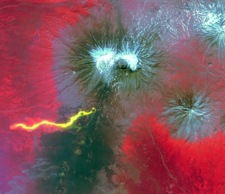Satellites look into a volcano's hell