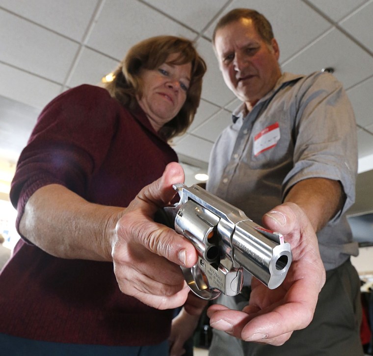 Gun group trains 200 Utah teachers to use weapons in school