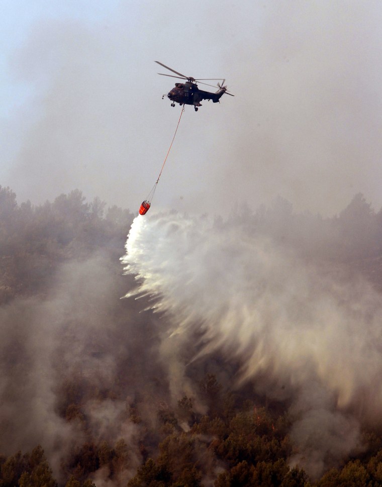 Winds feed wildfire near Valencia, Spain