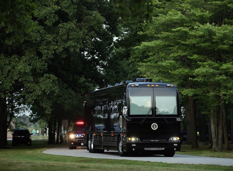 Pres. Obama campaigns in Ohio, Penn. in two-day bus tour [in PICS]
