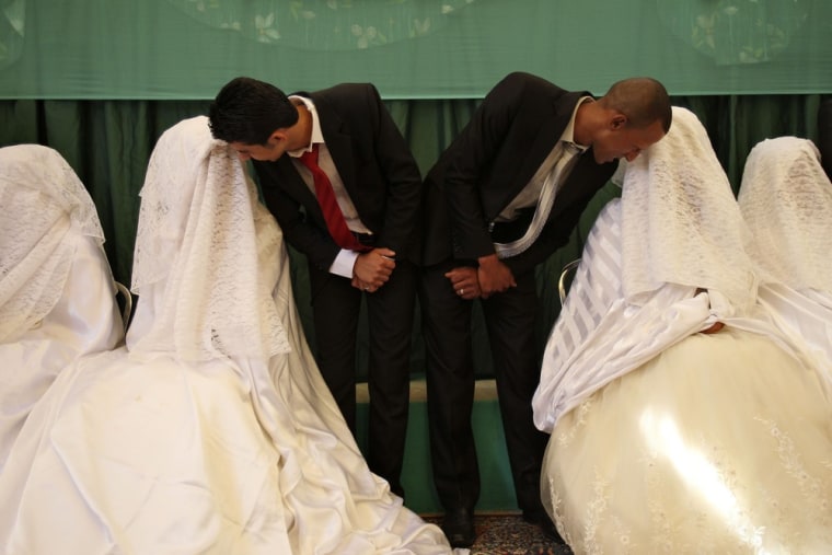Mass wedding in Amman unites Jordanian and Syrian couples