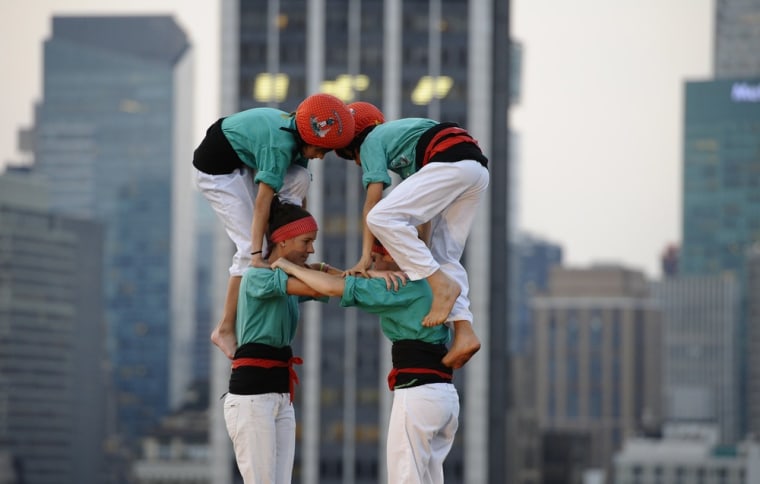 Human tower joins the Manhattan skyline