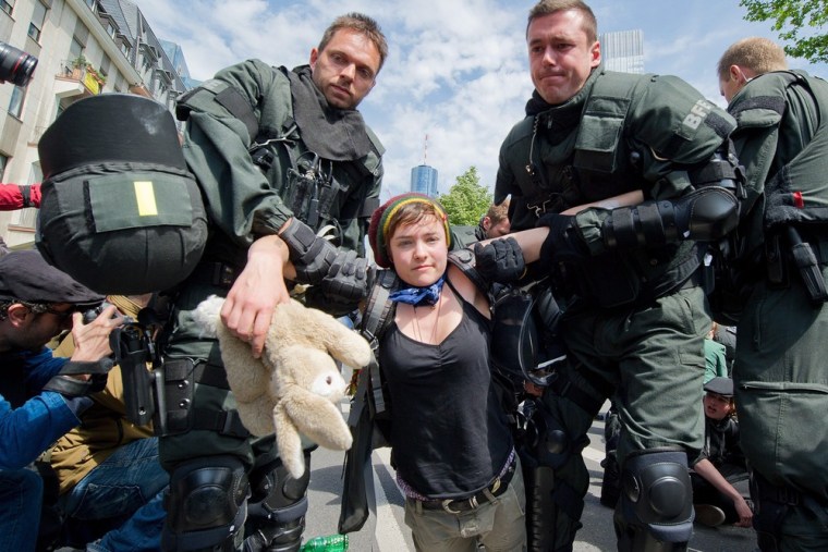 400 anti-capitalist protesters arrested in Frankfurt