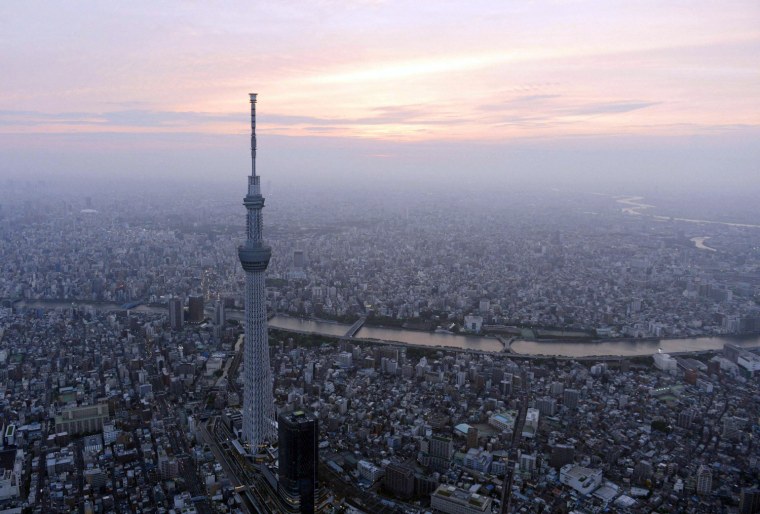 Tokyo Sky tree soars as tallest tower