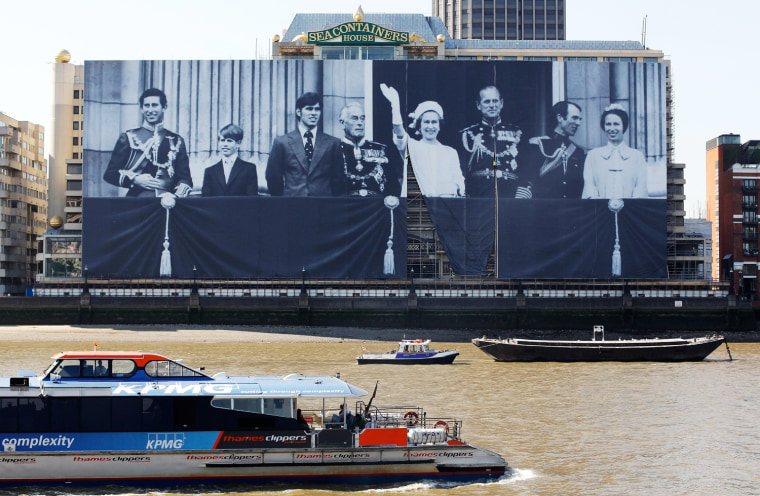 A portrait of the queen longer than 7 double decker buses