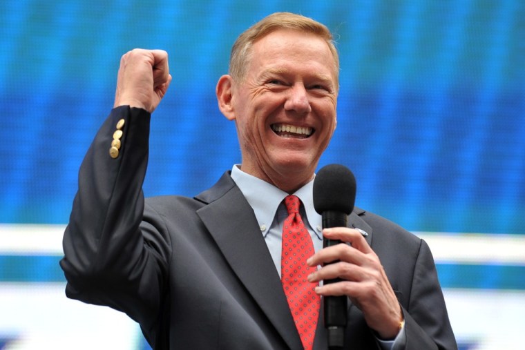 Ford CEO Mulally to stay on through 2014