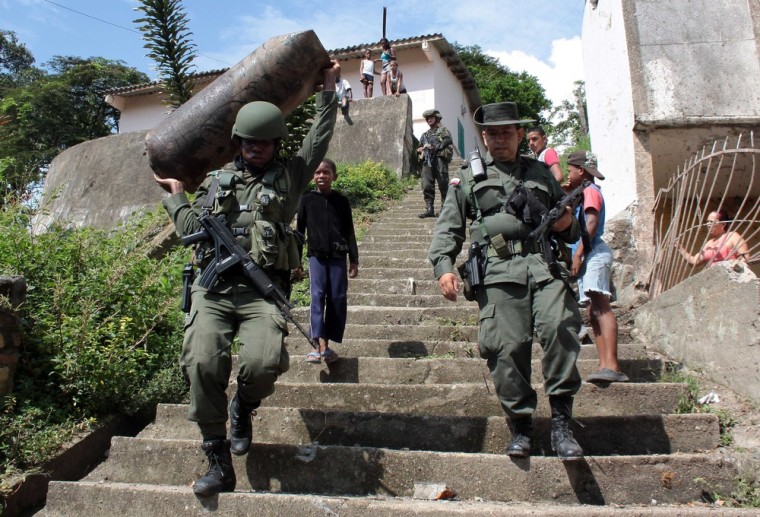FARC rebels injure 25 people, damage more than 60 homes in Colombia