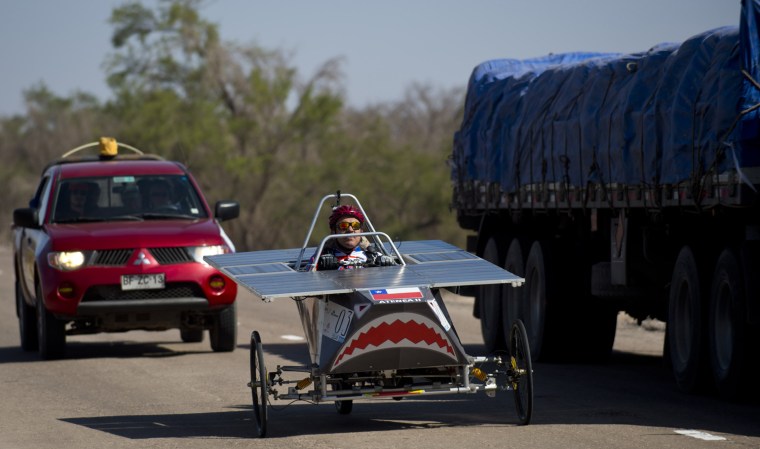 Cars powered by sun race through Chile's desert