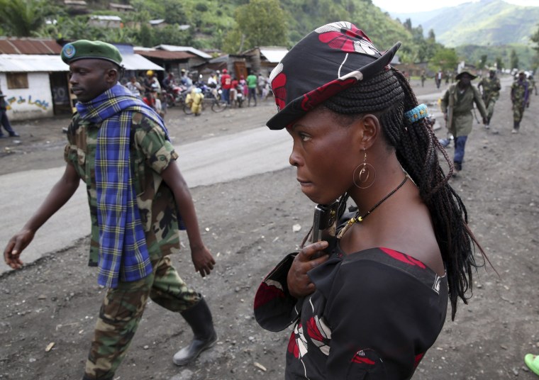 Reluctant to leave, some rebels begin withdrawing around Goma