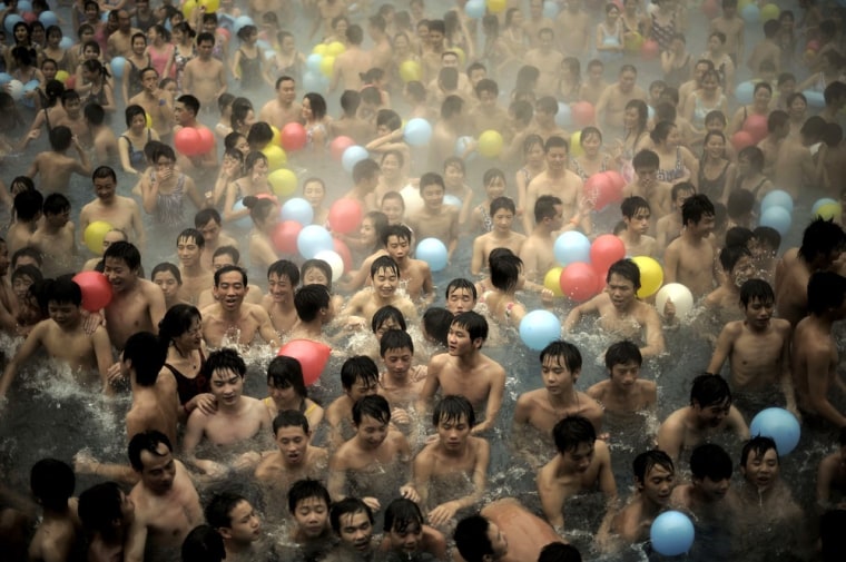 World record bathing attempt at a Chongqing hot spring