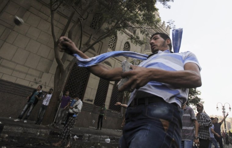Protesters clash with cops near US Embassy in Cairo