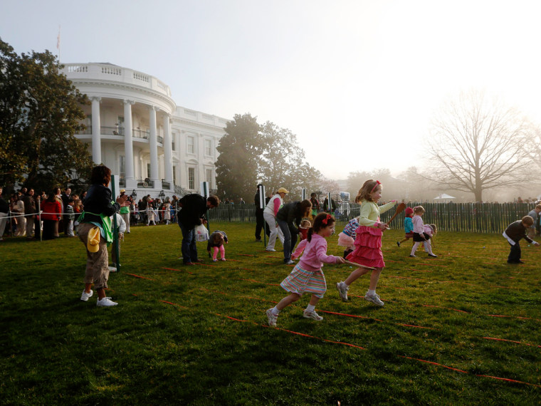 Obama shoots hoops, reads to kids at White House Easter Egg Roll