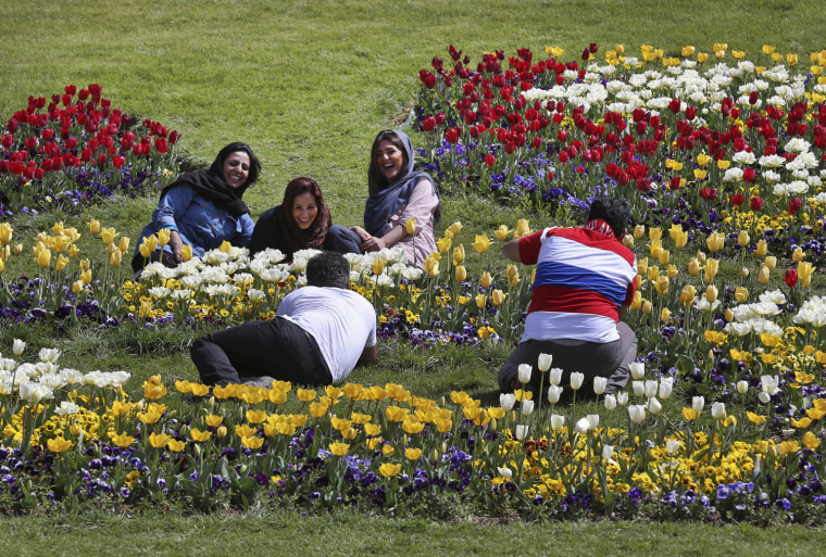 Day in the park: Iranian families celebrate public picnic day