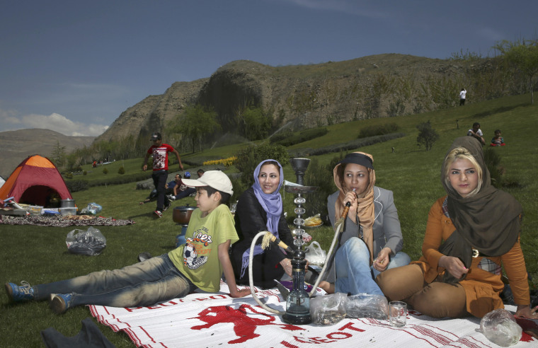Day in the park: Iranian families celebrate public picnic day