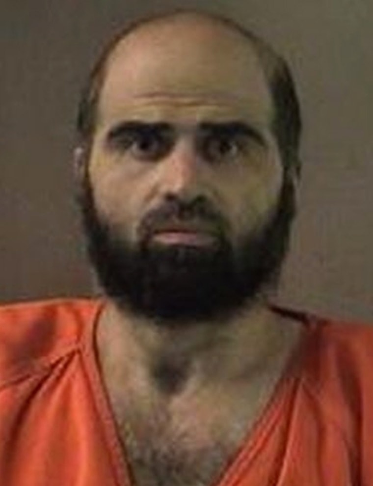 Accused Fort Hood gunman seeks to renounce citizenship, military oath