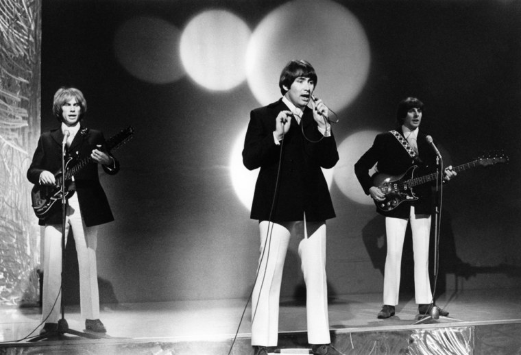 Lung cancer forces 'Wild Thing' singer to retire